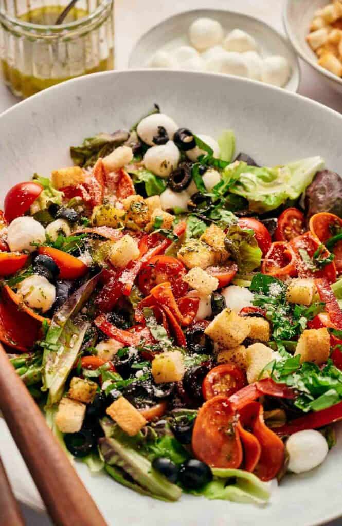 Pizza Salad Recipe (Ready in 10 Minutes!)